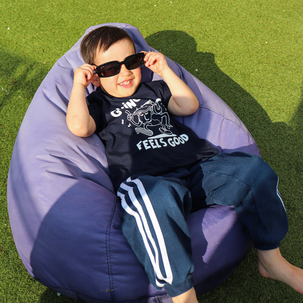 Kids 'Giving Back Feels Good' Navy Organic Cotton Graphic T-shirt – Leiho